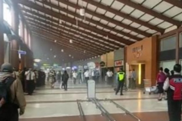 Diduga Korsleting Listrik, Restoran di Terminal 2 Bandara Soekarno ...