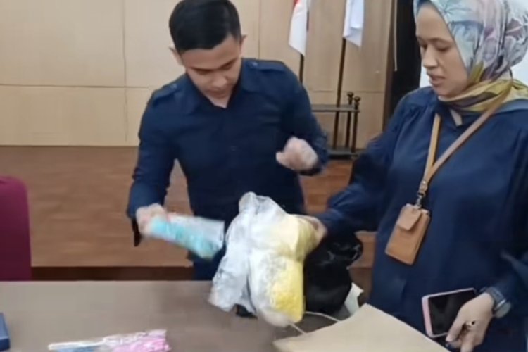Viral Apotek Gama Cilegon Diduga Racik Obat Setelan Berbahaya ...