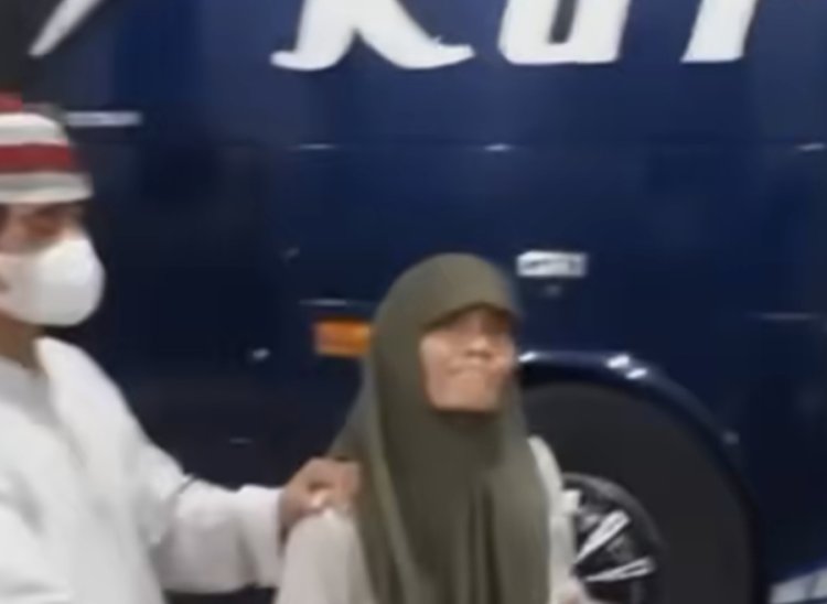 Viral! Pengemis Ini Diduga Pura-Pura Buta - LambeTurah Official Website