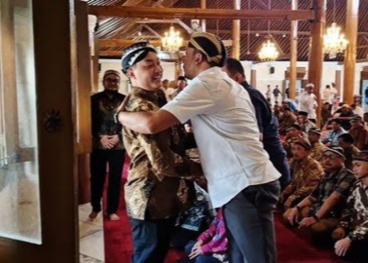 Dua Raja Keraton Solo yang Saling Klaim, Bertemu di Masjid dan ...